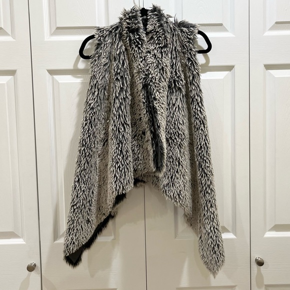 Dolce Cabo | Jackets & Coats | Dolce Cabo Faux Fur Vest Small | Poshmark